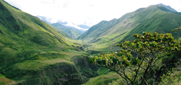 Hughes fue habilitado para conectar las zonas rurales de Ecuador ...